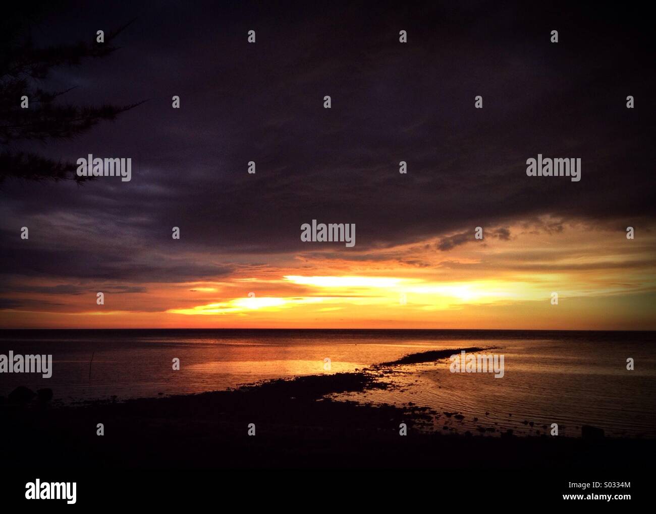 Orange horizon hi-res stock photography and images - Alamy