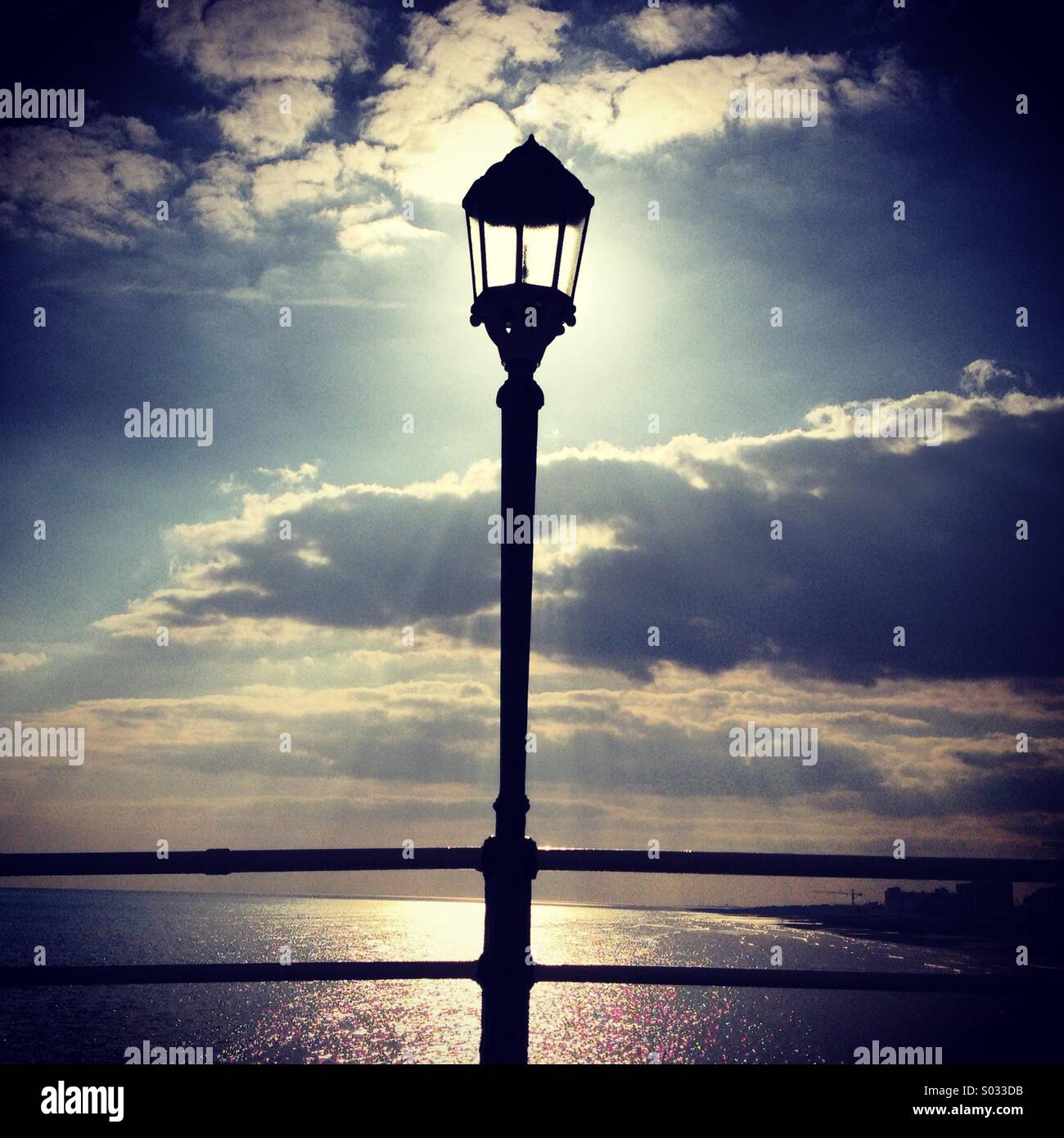 Lamp post silhouette hi-res stock photography and images - Alamy