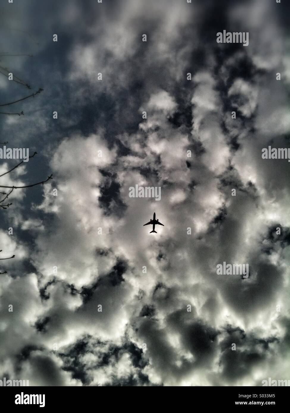 Silhouetted jet plane hi-res stock photography and images - Alamy