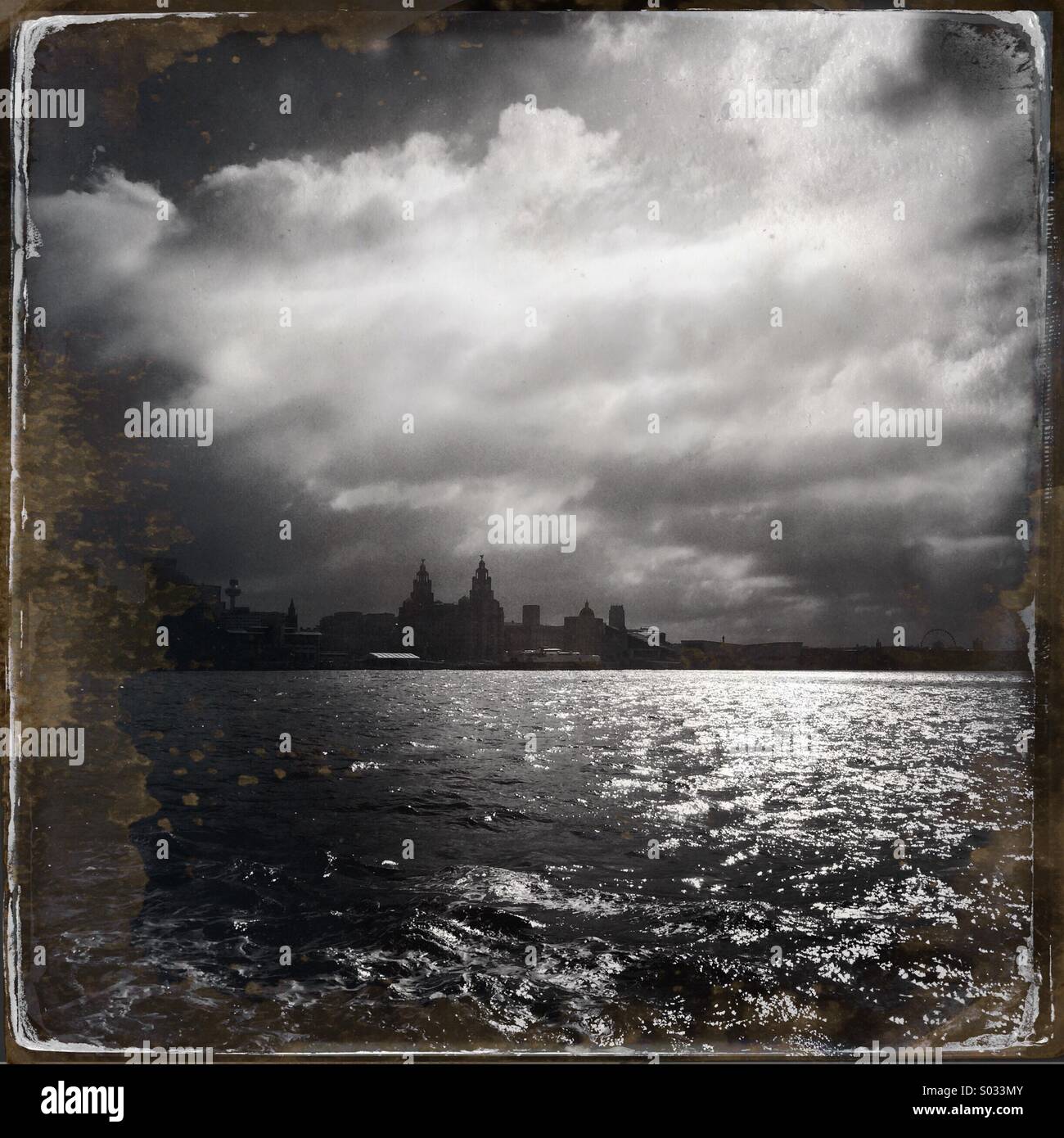 Liverpool waterfront river mersey hi-res stock photography and images ...