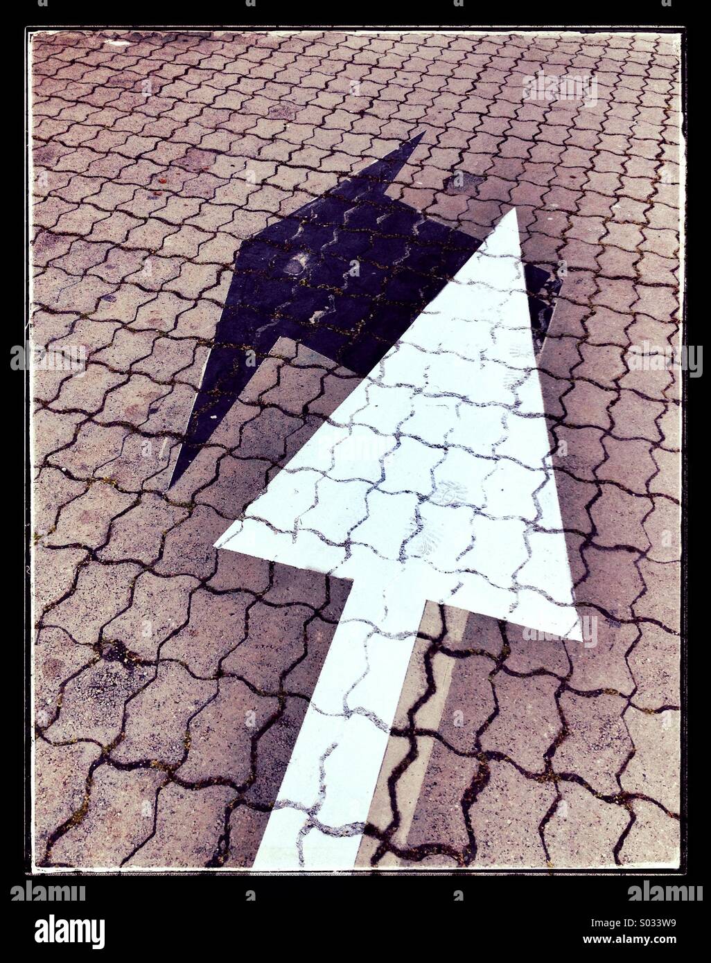 Divergence arrows hi-res stock photography and images - Alamy