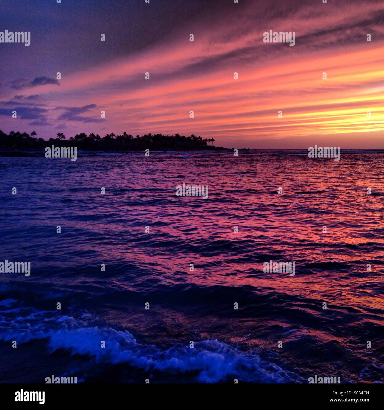 Hawaii sunset ocean hi-res stock photography and images - Alamy