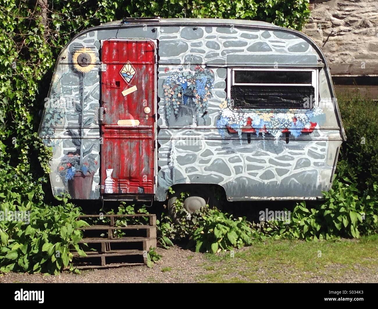 Colourful caravan hi-res stock photography and images - Alamy