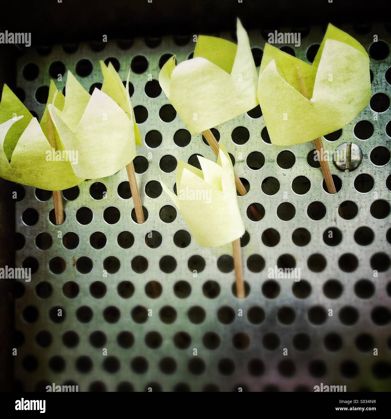 Paper crowns hi-res stock photography and images - Alamy