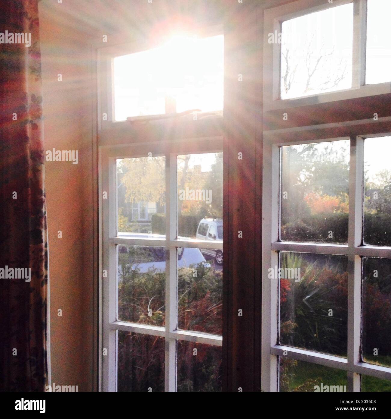 Light through window hi-res stock photography and images - Alamy