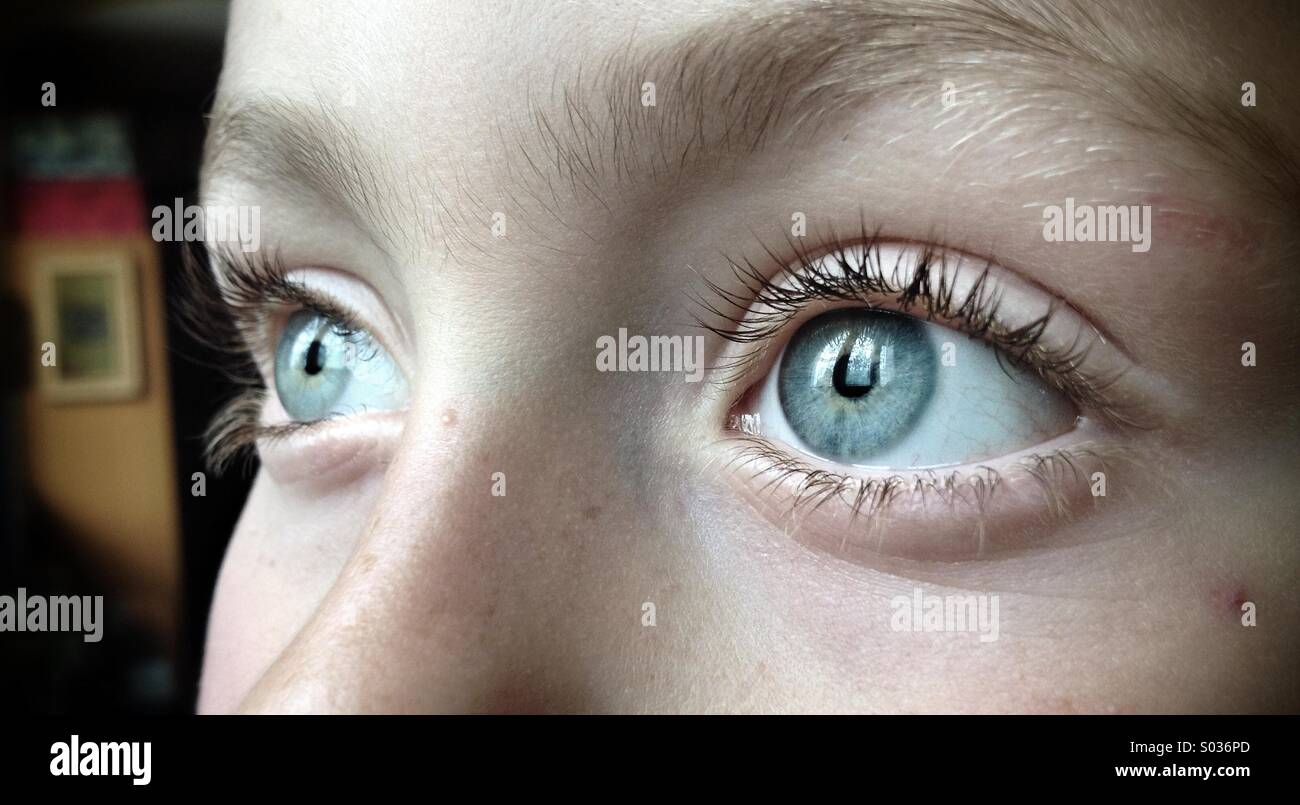 Child eyes hi-res stock photography and images - Alamy