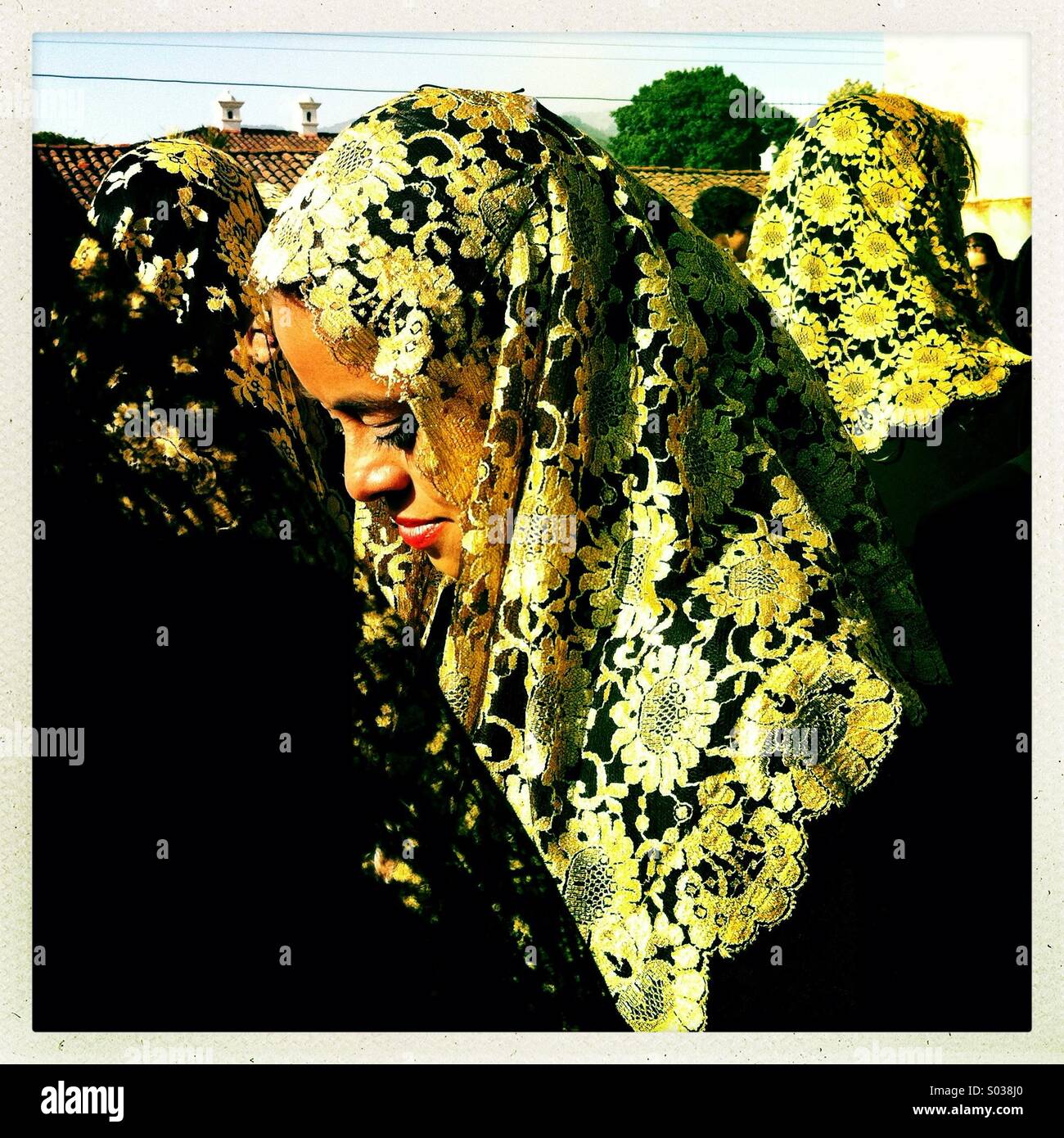 Women in veil hi-res stock photography and images - Alamy