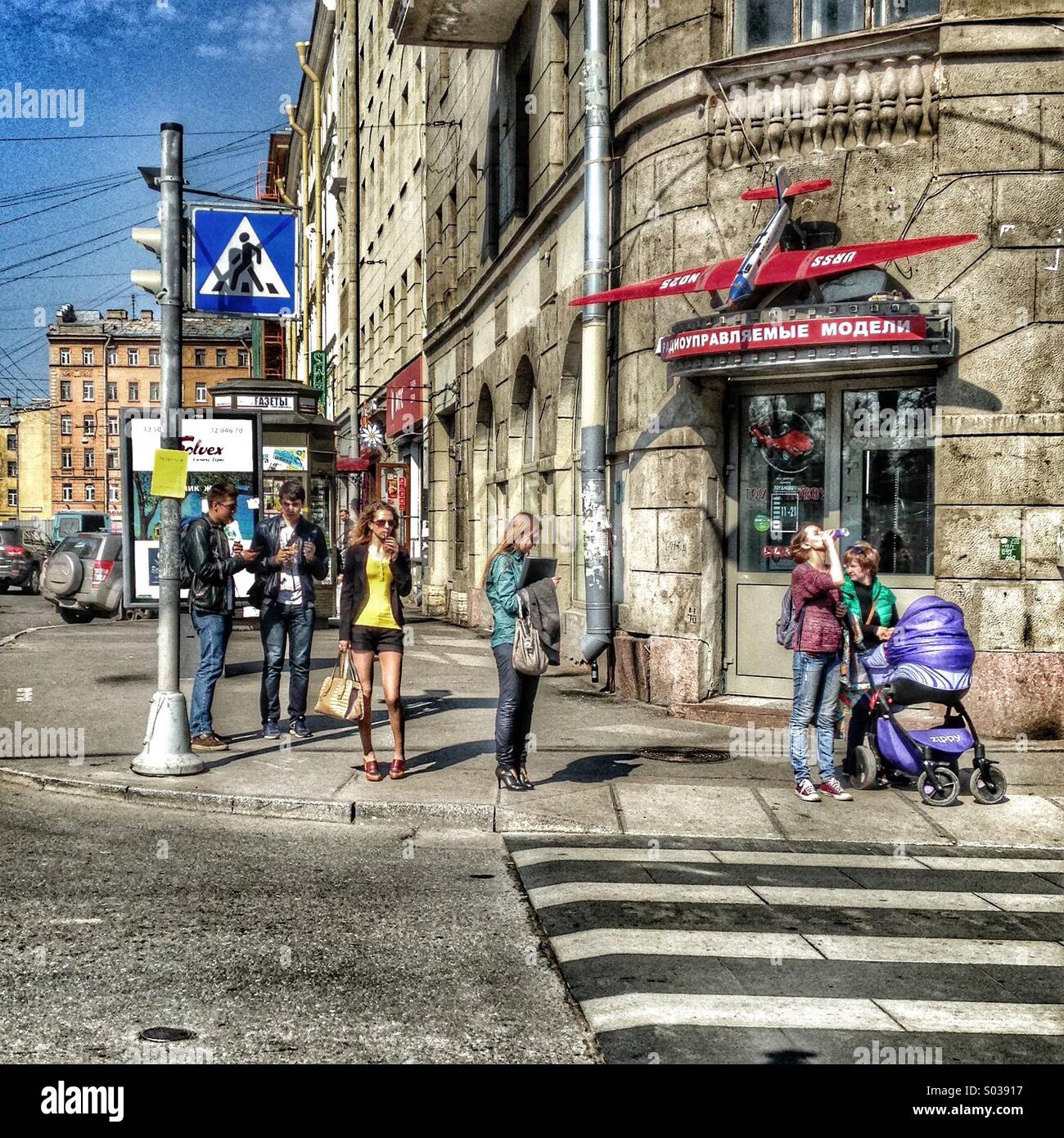 People street life hi-res stock photography and images - Alamy