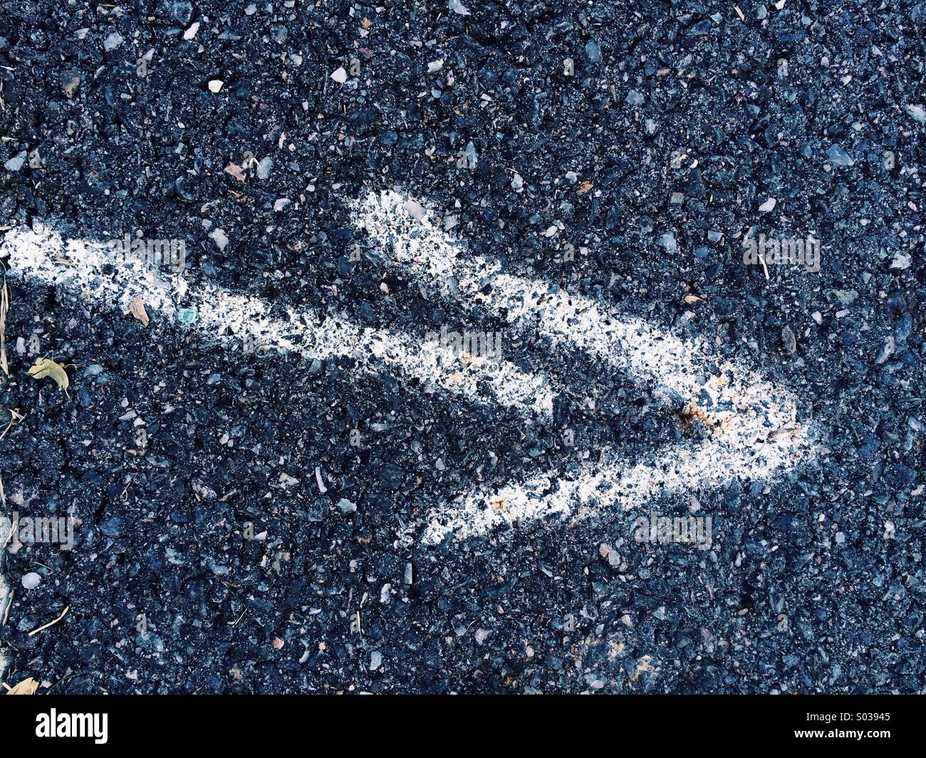 Spray painted arrow hi-res stock photography and images - Alamy