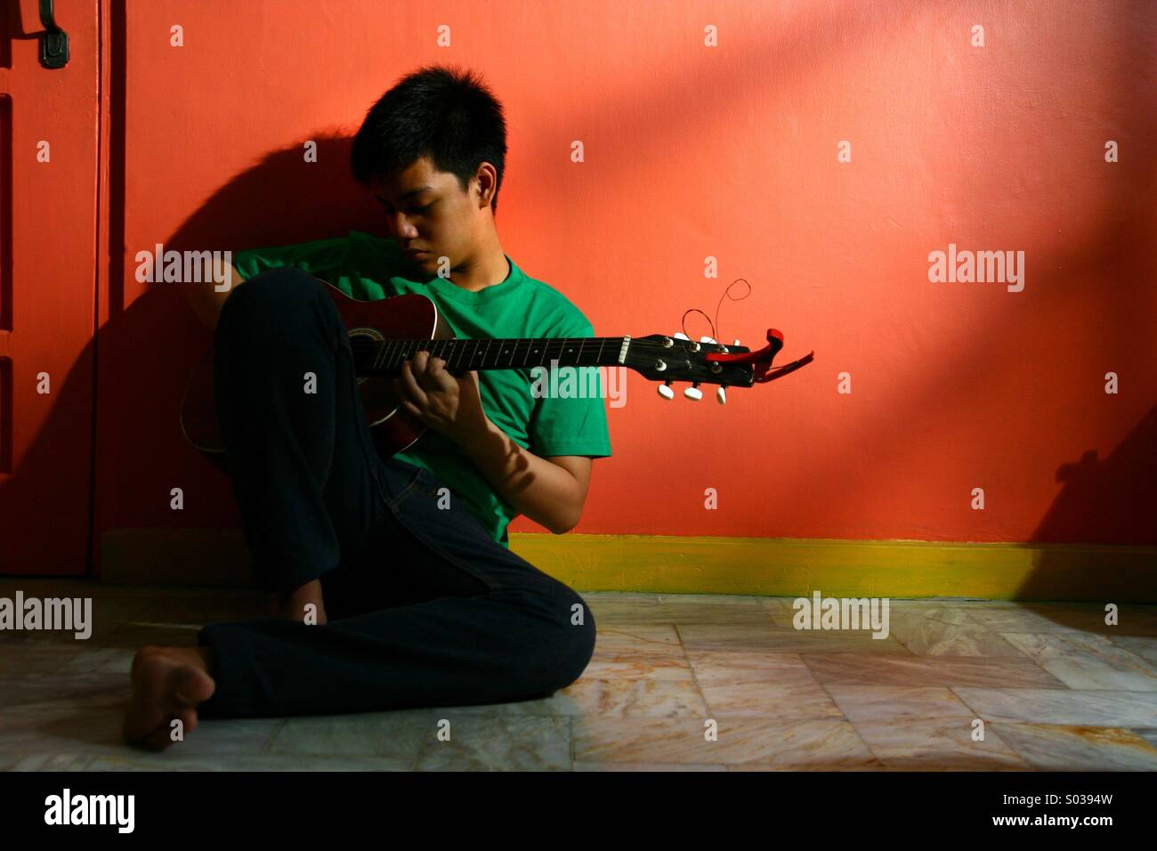 Teen playing instrument hi-res stock photography and images - Alamy