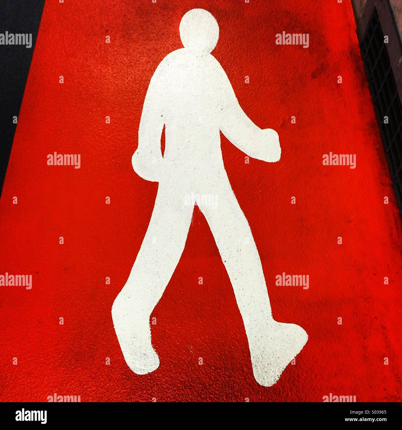 Pedestrian walkway sign hi-res stock photography and images - Alamy