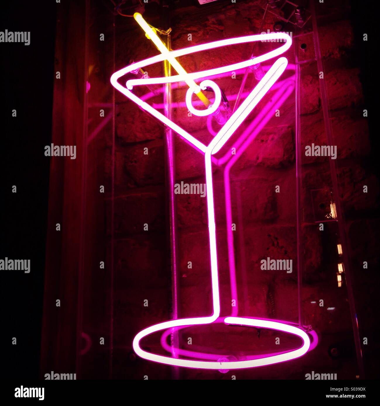 Cocktail bar neon hi-res stock photography and images - Alamy