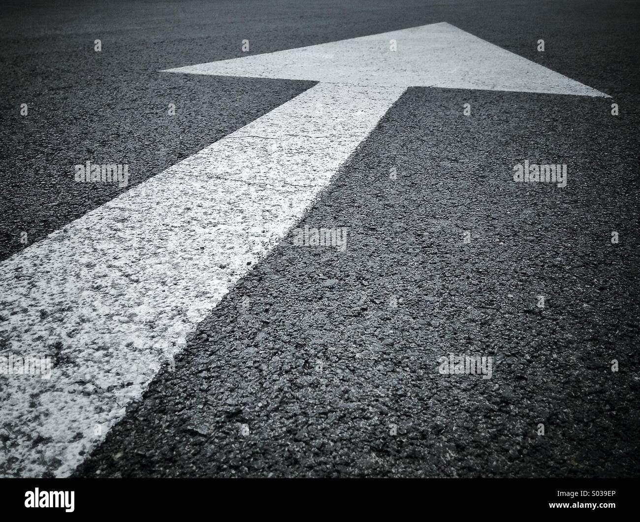 White arrow sign hi-res stock photography and images - Alamy