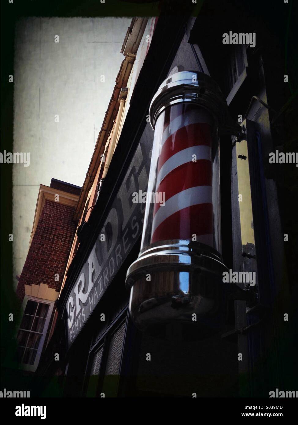 Red white striped barbers sign hi-res stock photography and images - Alamy