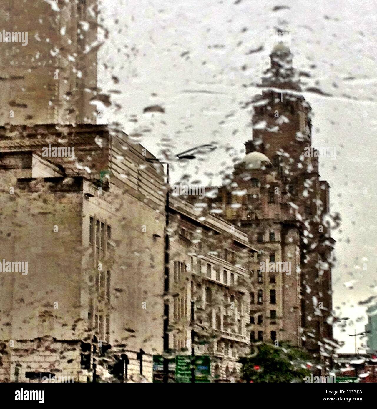 Rain and architecture hi-res stock photography and images - Alamy