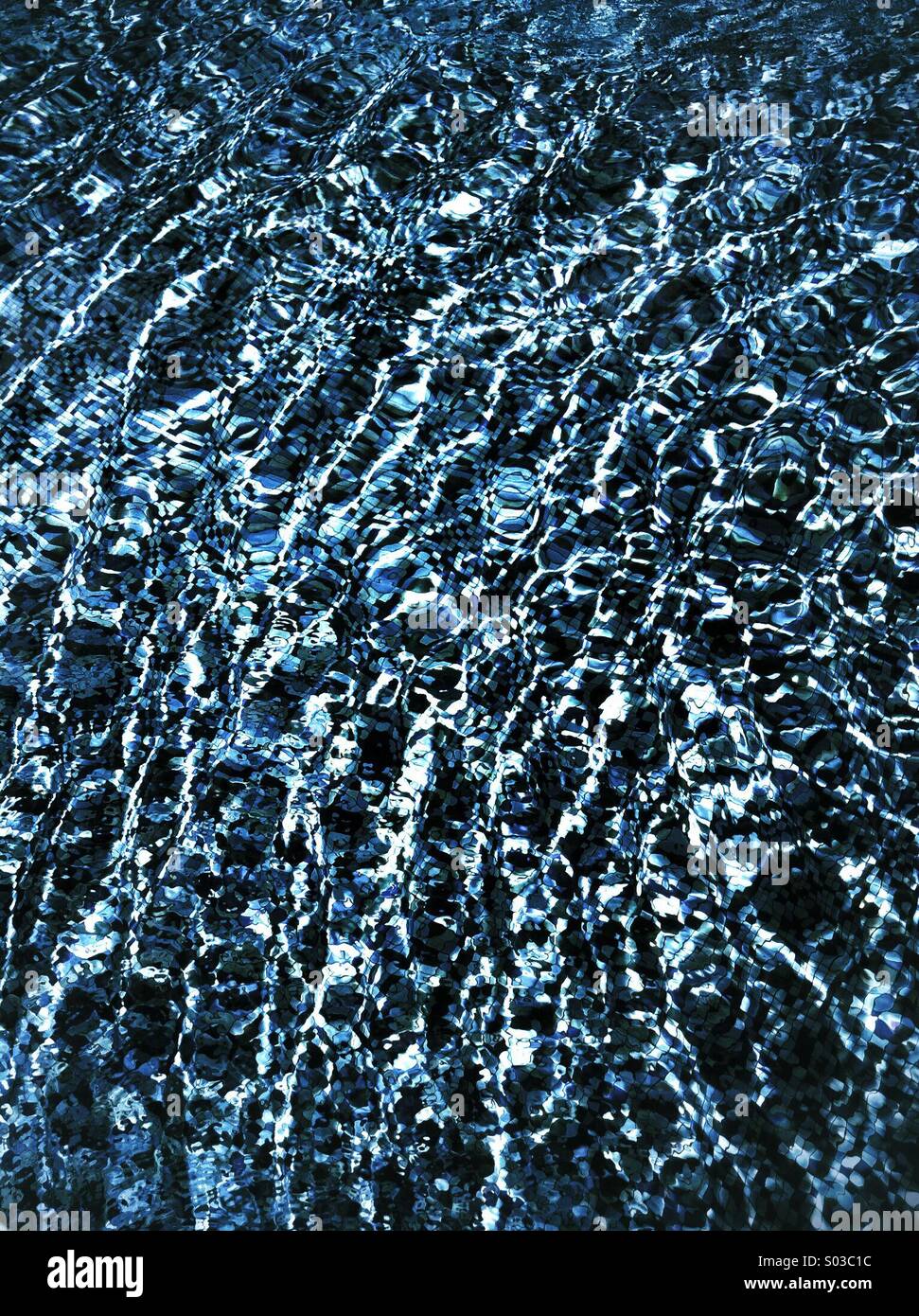 Ripples in pool water hi-res stock photography and images - Alamy