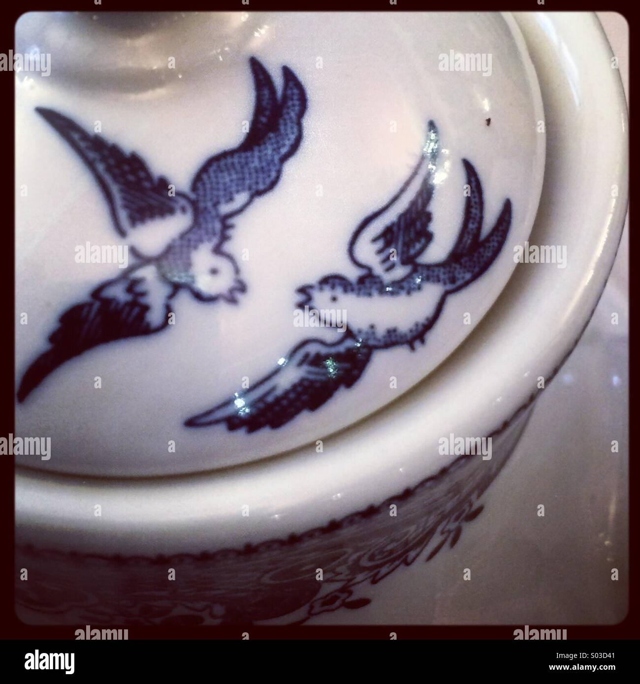 Blue willow pattern hi-res stock photography and images - Alamy