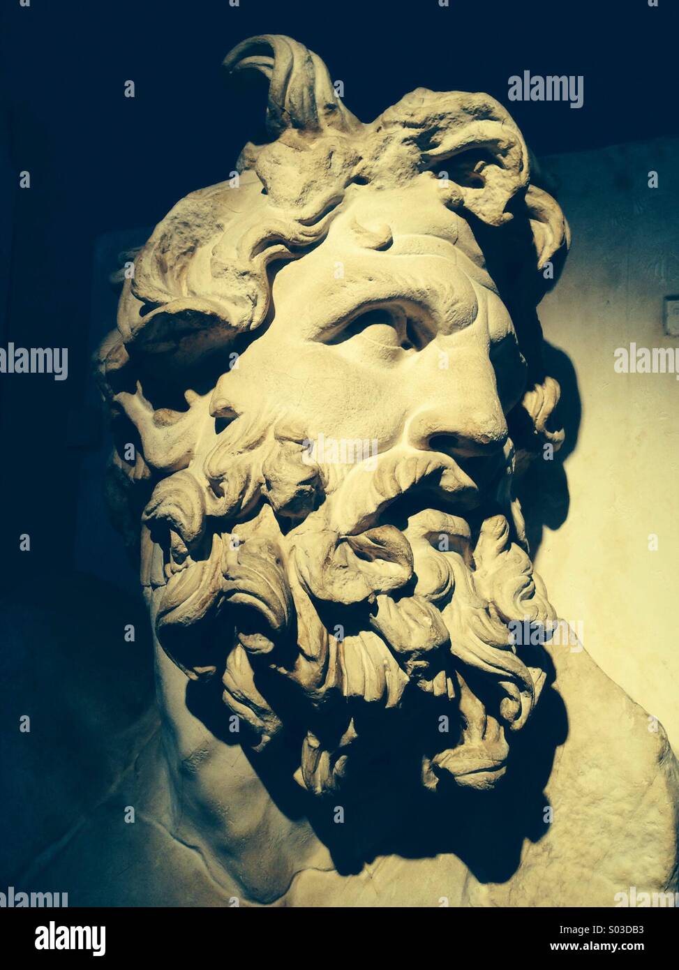 Male statue hi-res stock photography and images - Alamy