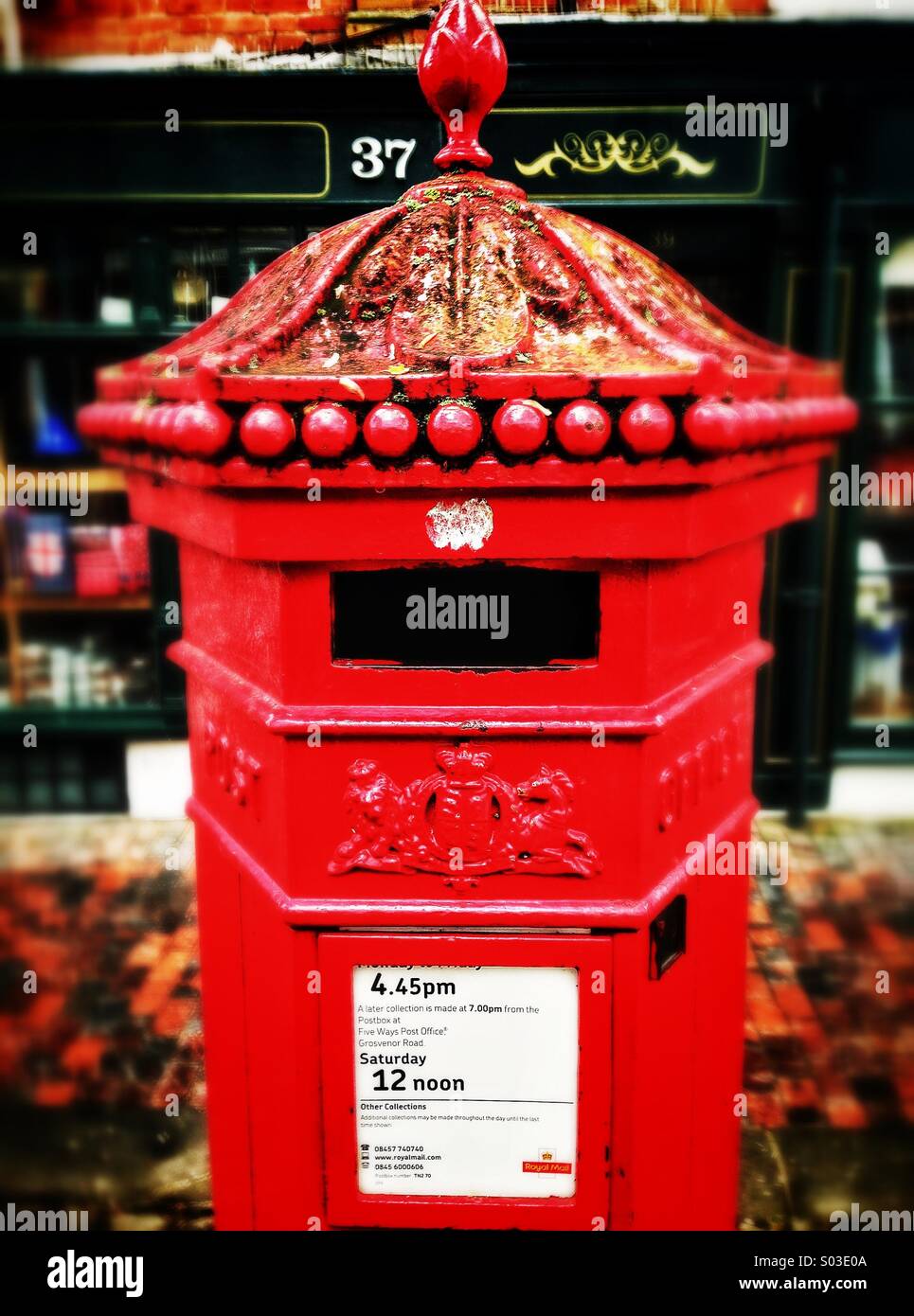 Post box in Tunbridge Wells Stock Photo - Alamy