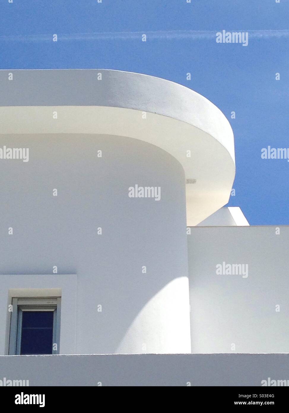 Modern white architecture hi-res stock photography and images - Alamy
