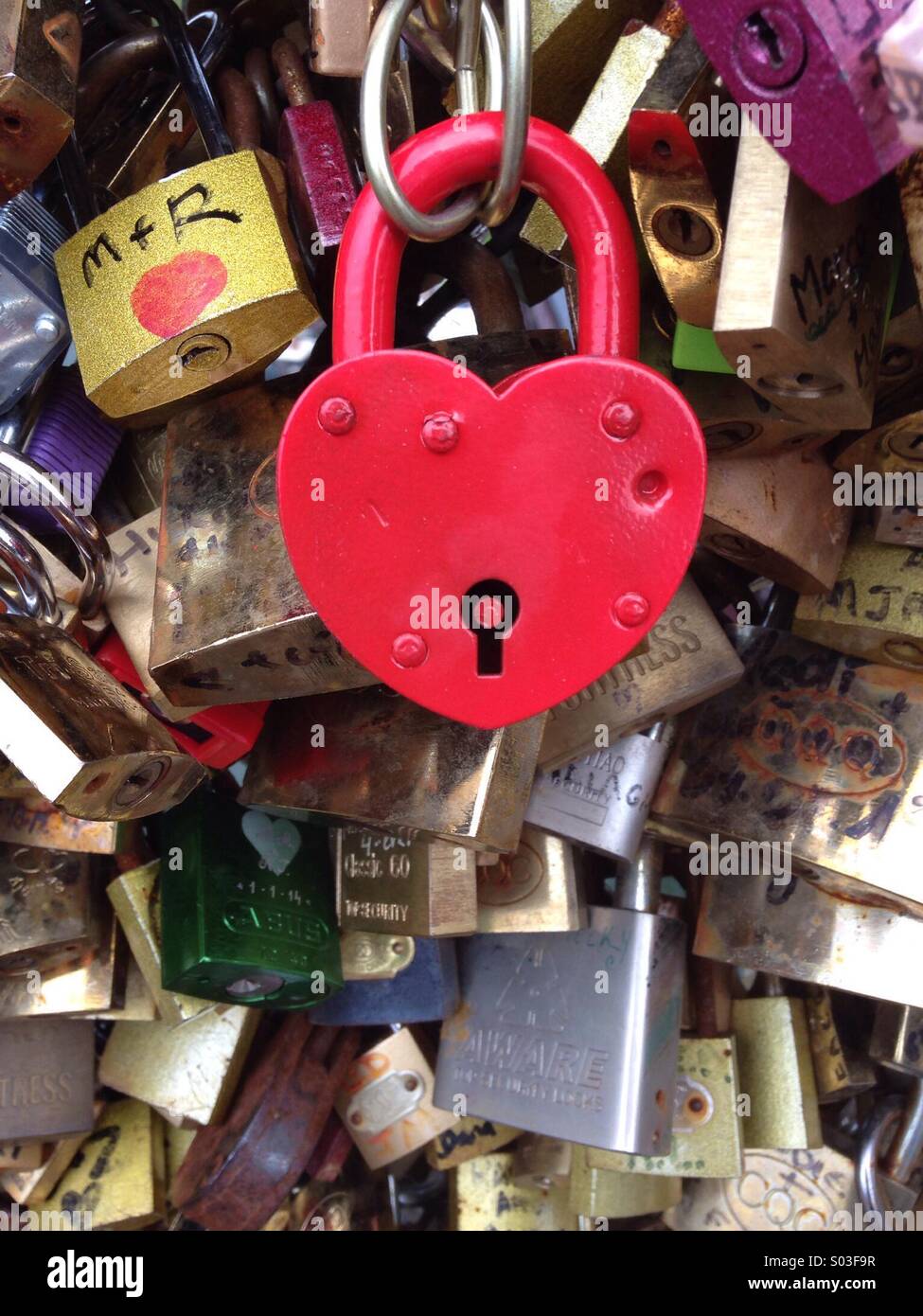 Heart padlocks hi-res stock photography and images - Alamy