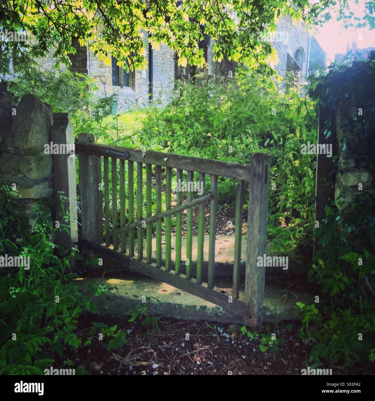 Church gate graveyard hi-res stock photography and images - Alamy