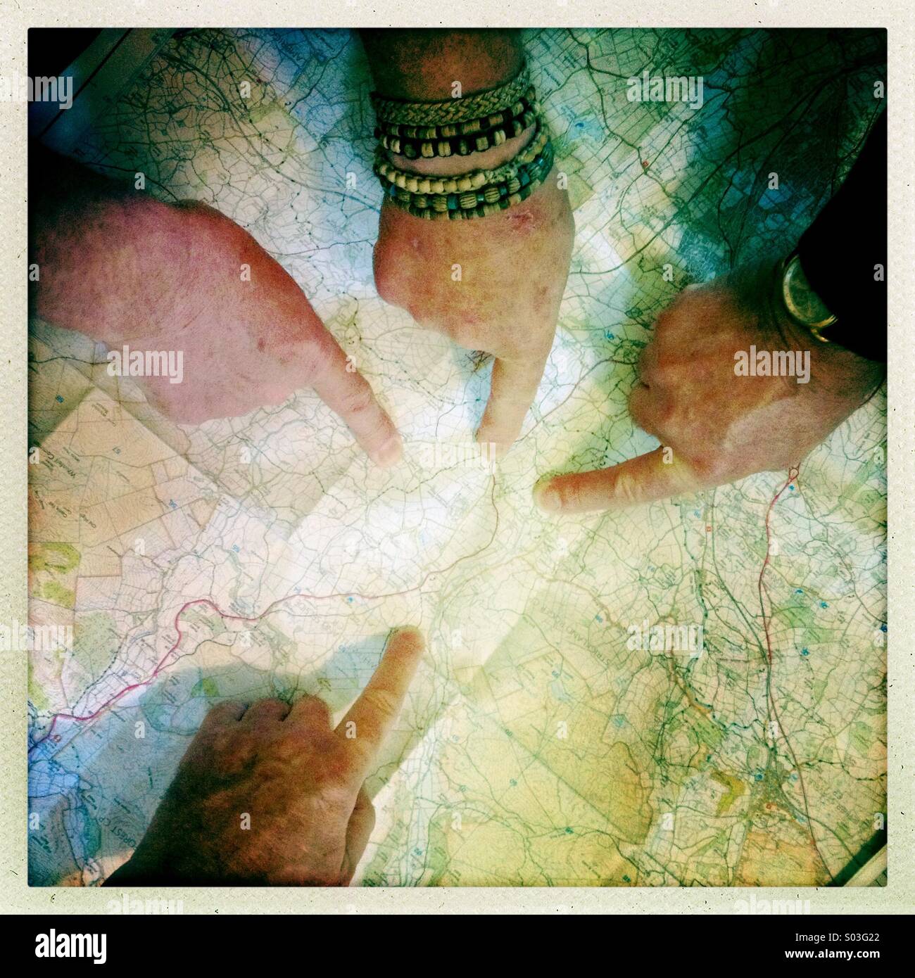 Pointing finger map hi-res stock photography and images - Alamy