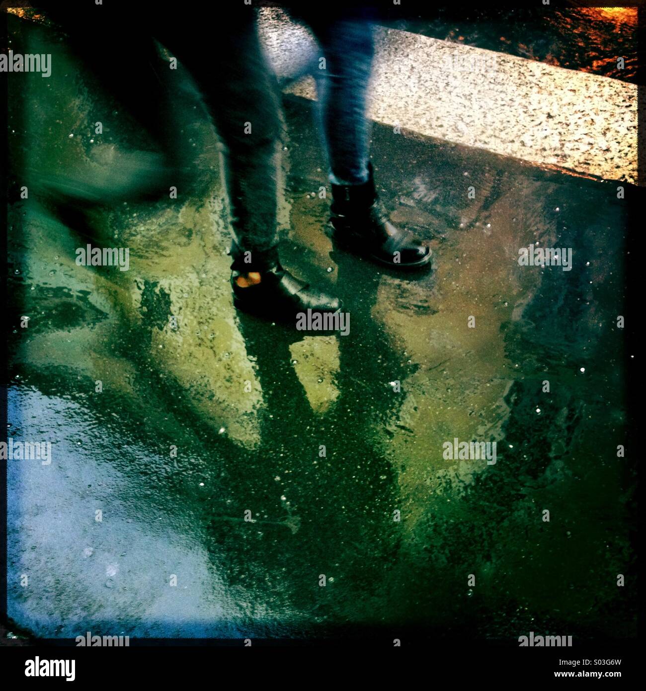 Wet sidewalk hi-res stock photography and images - Alamy