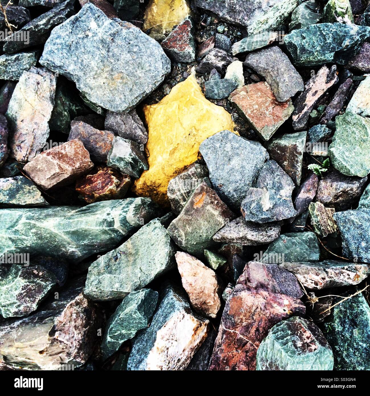 Coloured rocks hi-res stock photography and images - Alamy