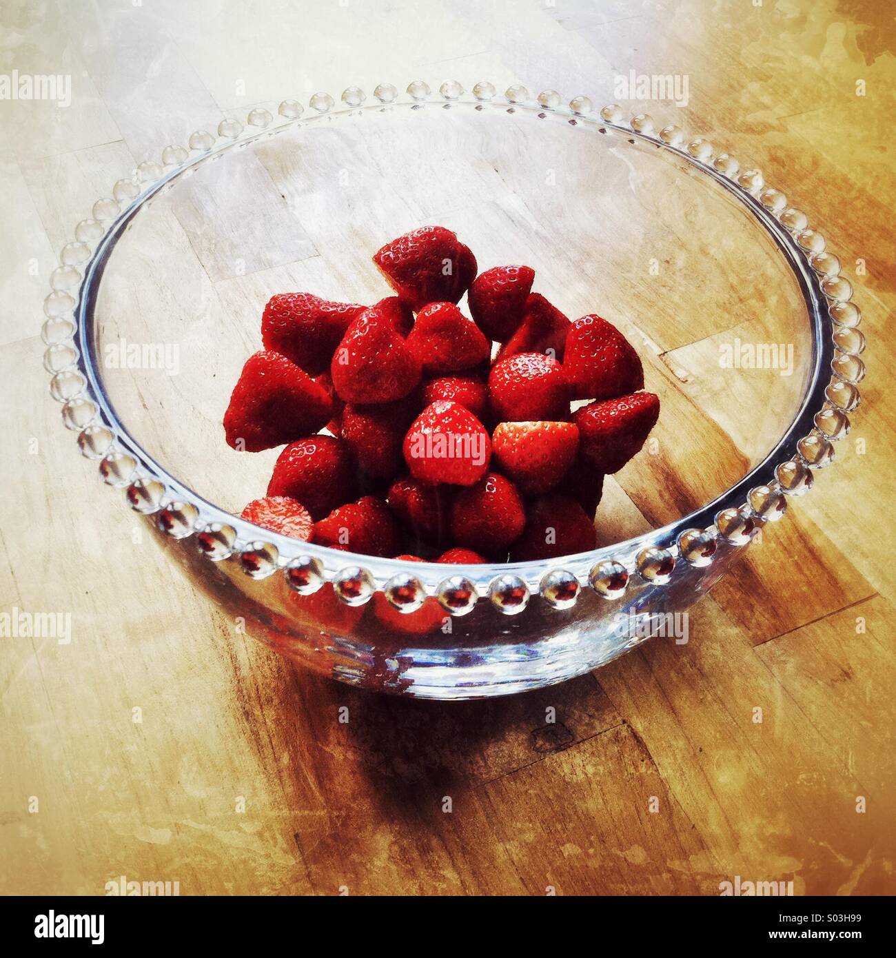 Retro bowl fresh strawberries hi-res stock photography and images - Alamy