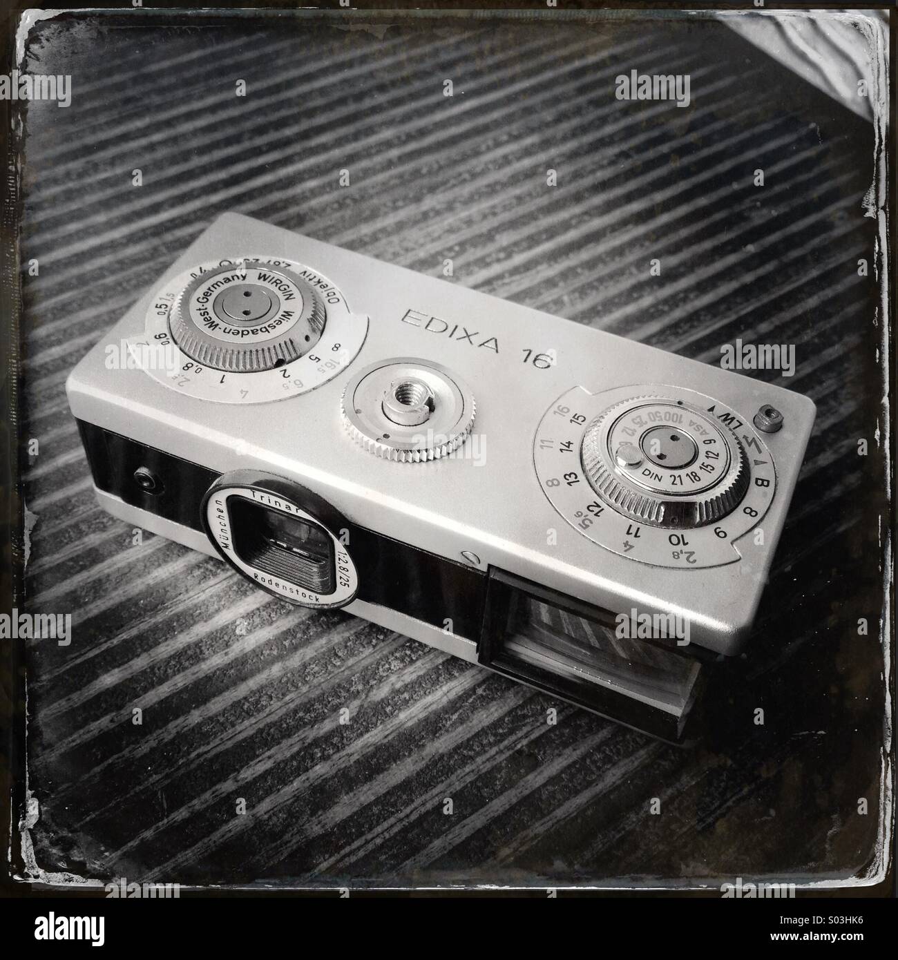 Old vintage spy camera Stock Photo - Alamy