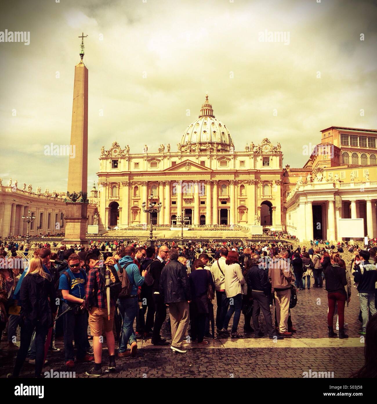 Vatican city people hi-res stock photography and images - Alamy