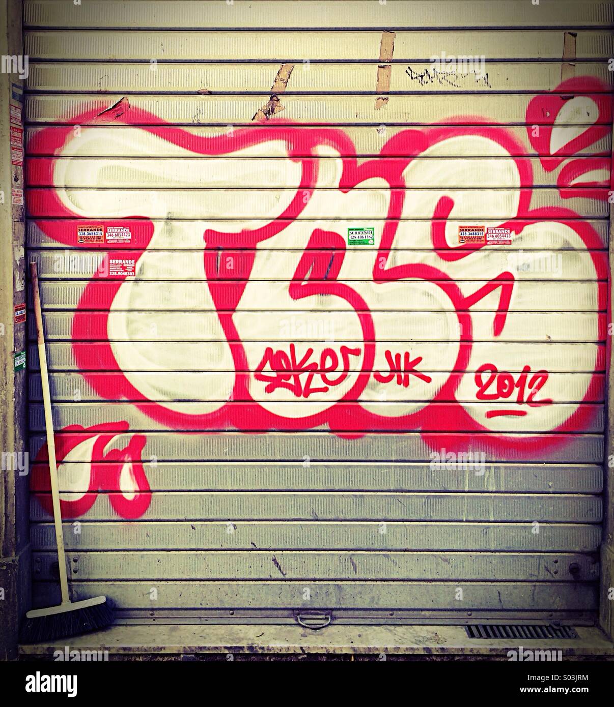 Graffiti rome italy hi-res stock photography and images - Alamy