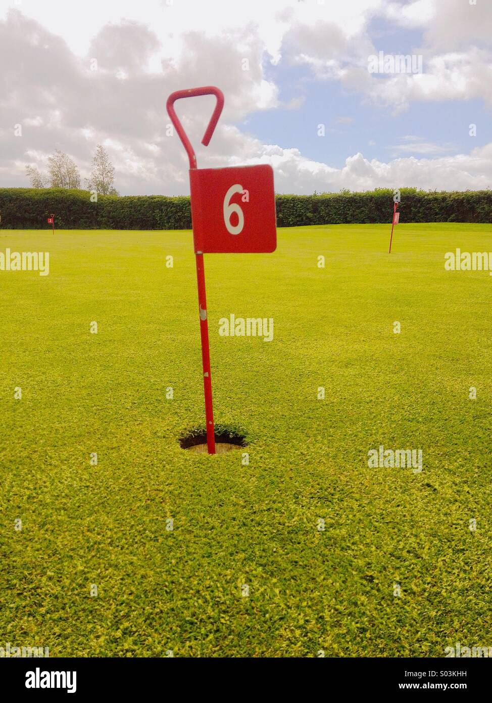 Golf flag hi-res stock photography and images - Alamy