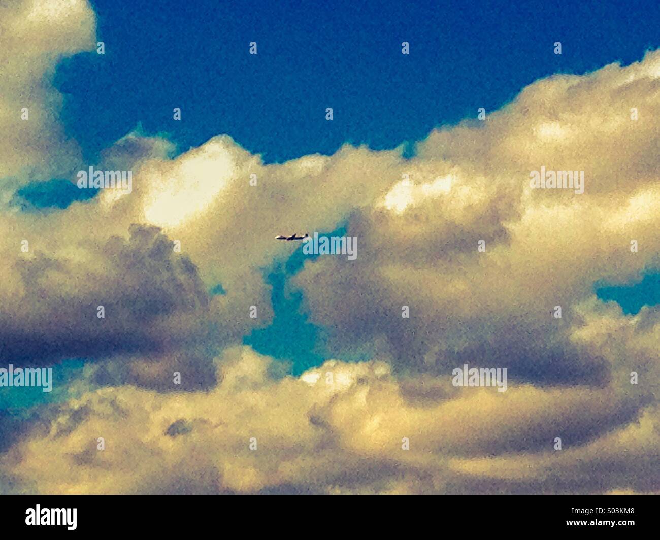 Flying across the sky hi-res stock photography and images - Alamy