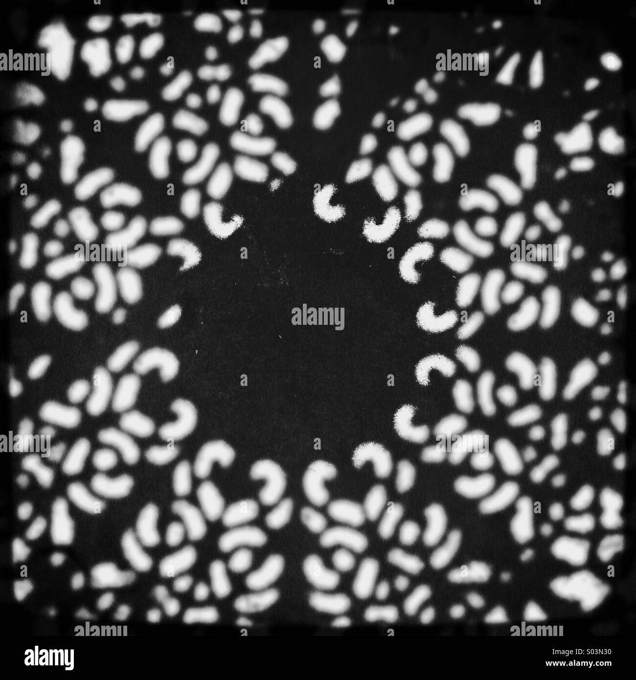 Black circular pattern hi-res stock photography and images - Alamy