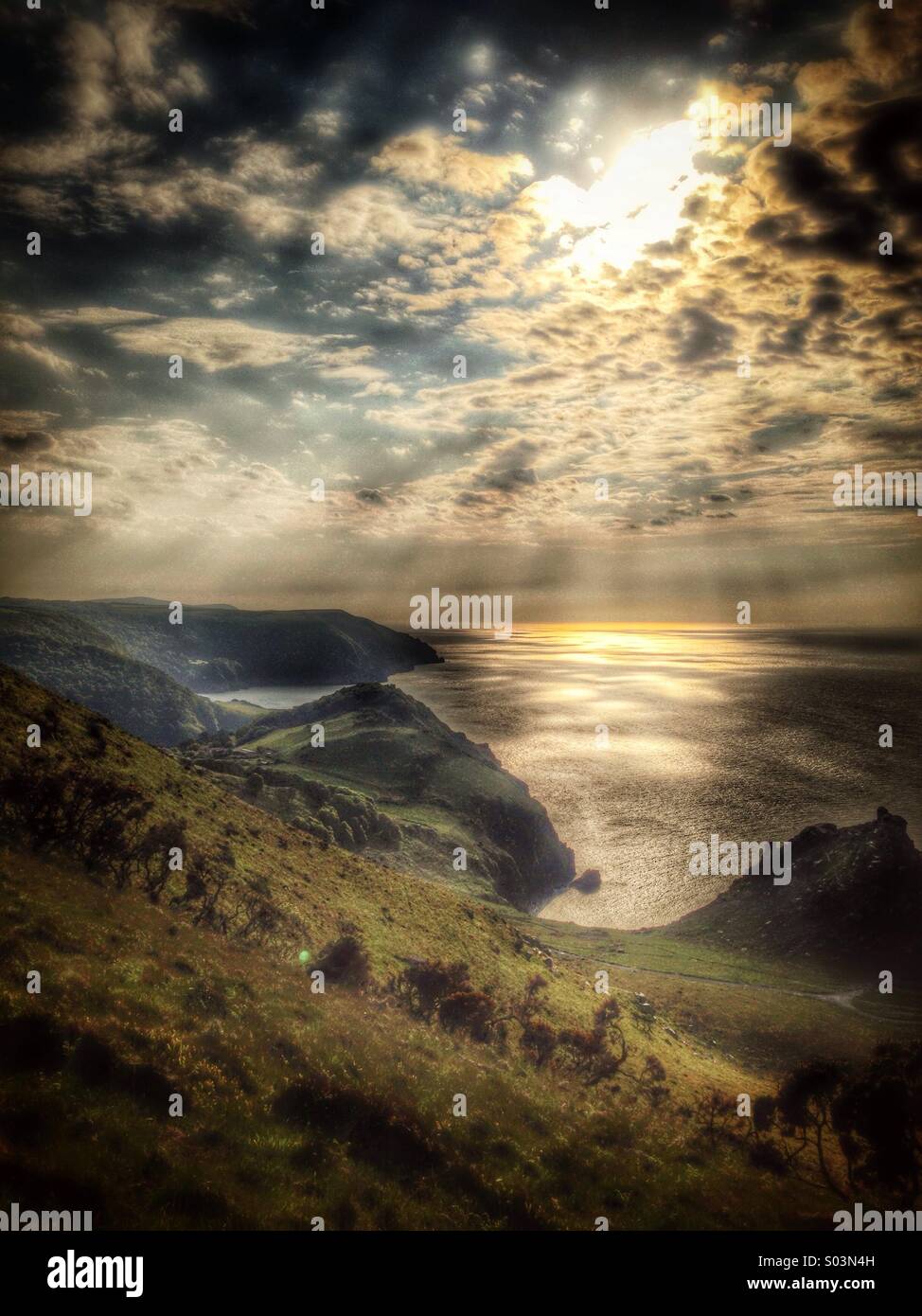 Light shafts hi-res stock photography and images - Alamy