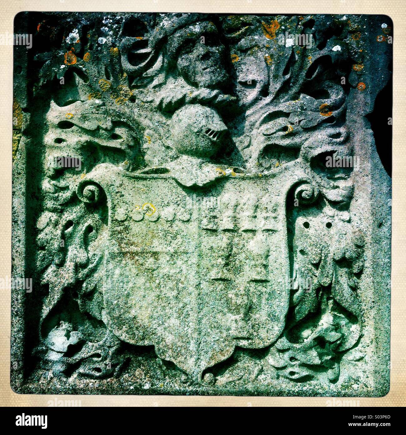 Tomb stone coat of arms hi-res stock photography and images - Alamy