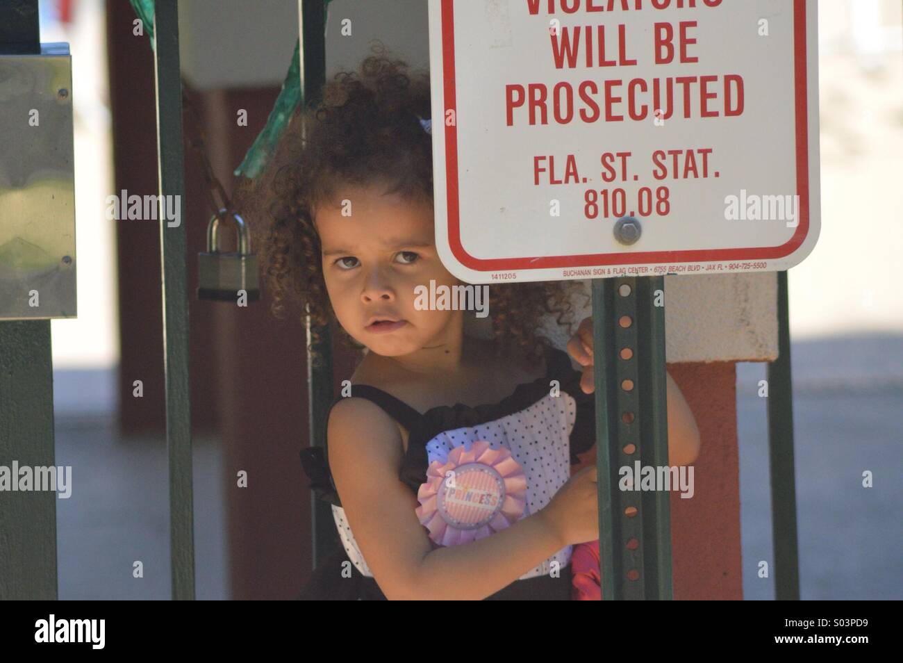 Cute kid hiding hi-res stock photography and images - Alamy