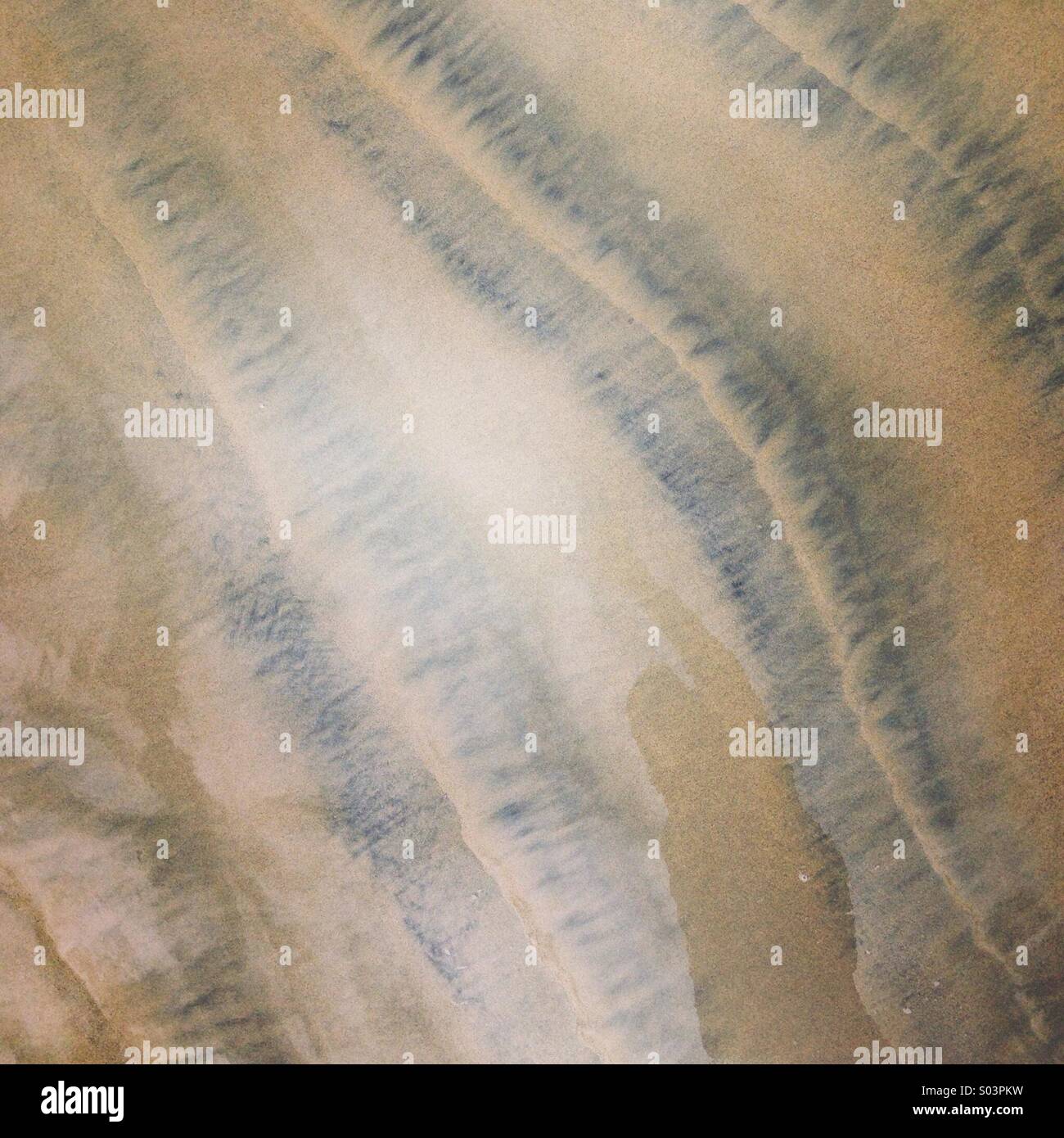 Wet sand patterns hi-res stock photography and images - Alamy