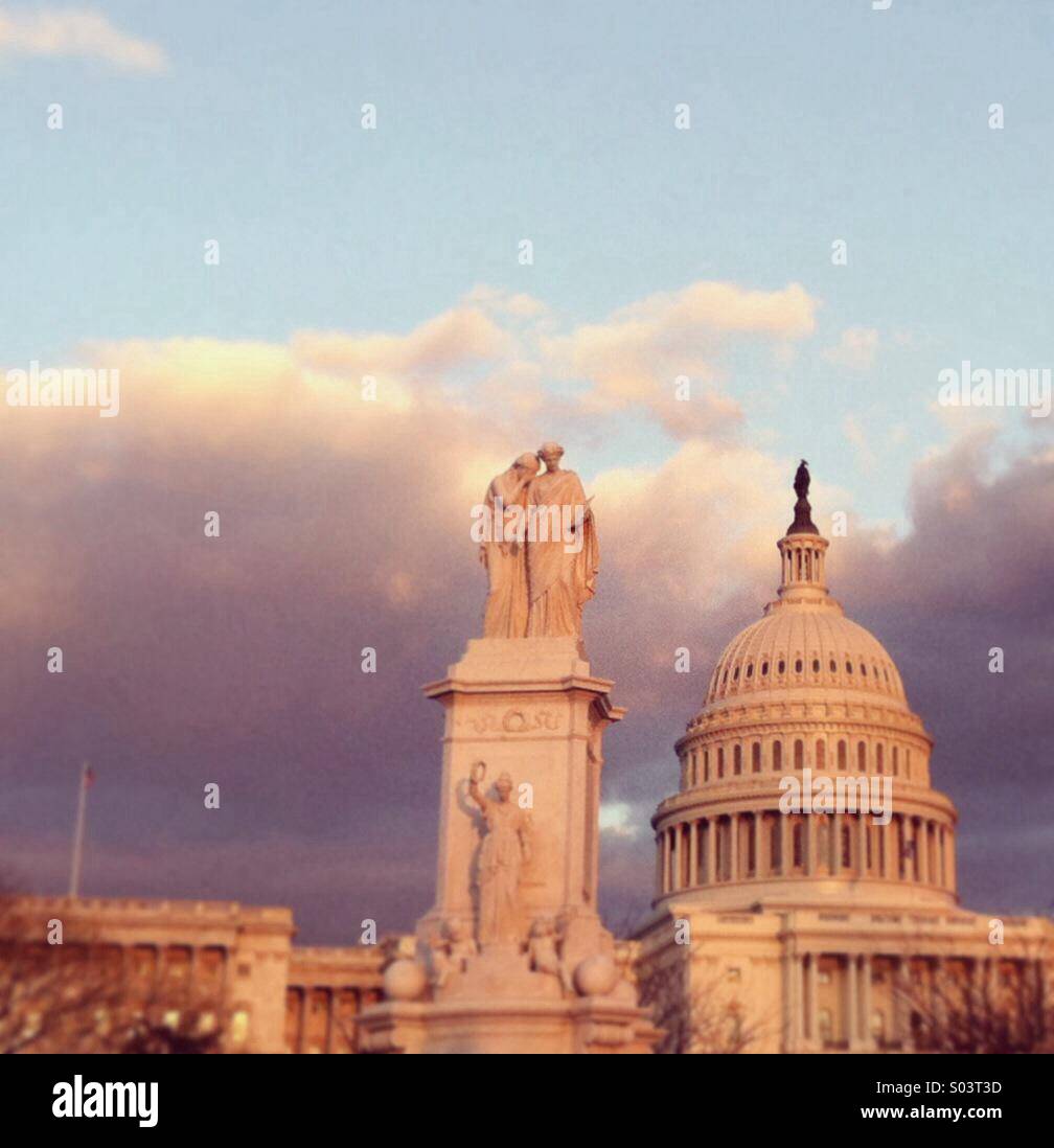 Peace circle hi-res stock photography and images - Alamy