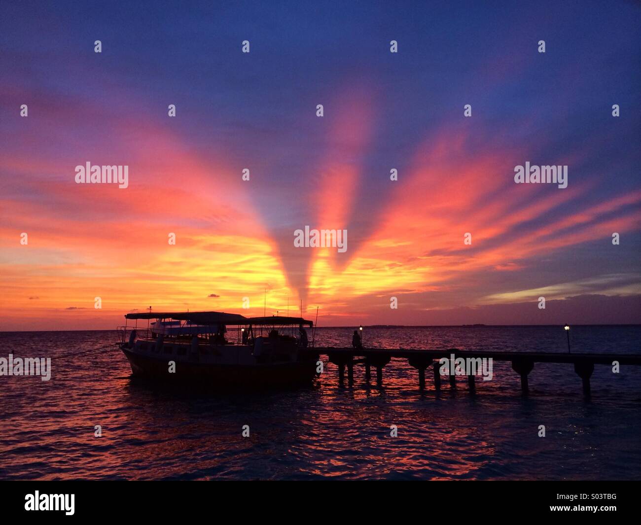 Maldivian sunset hi-res stock photography and images - Alamy