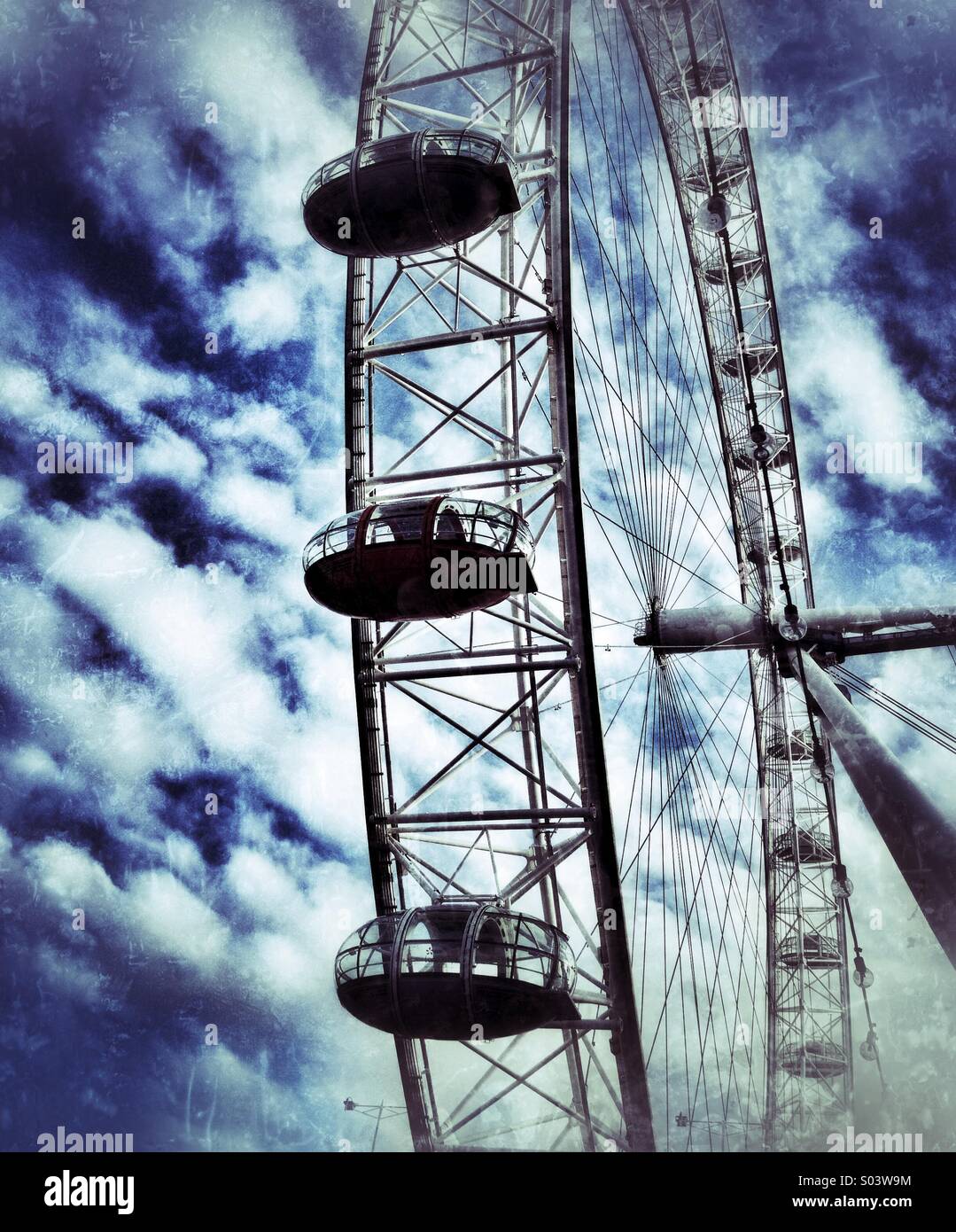 London eye wheel tourist hi-res stock photography and images - Alamy