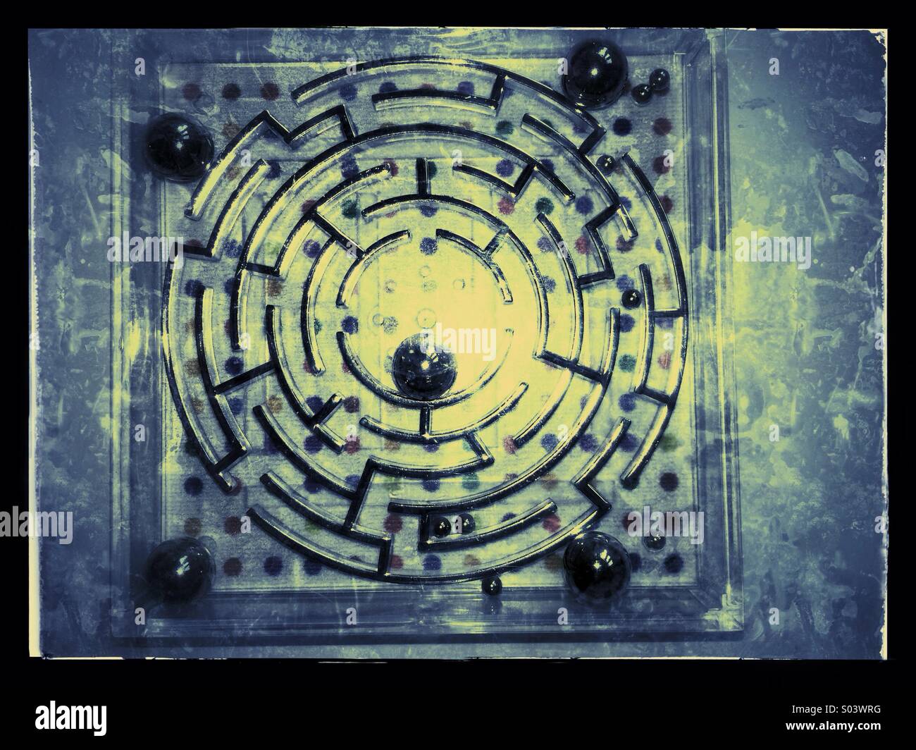 Maze puzzle hi-res stock photography and images - Alamy