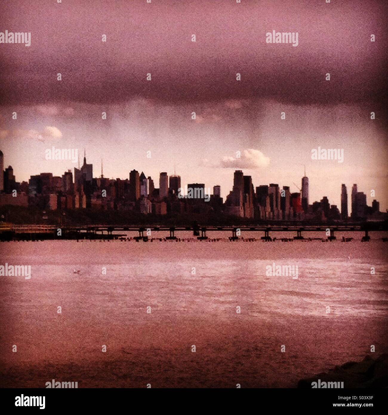 Edgewater skyline hi-res stock photography and images - Alamy