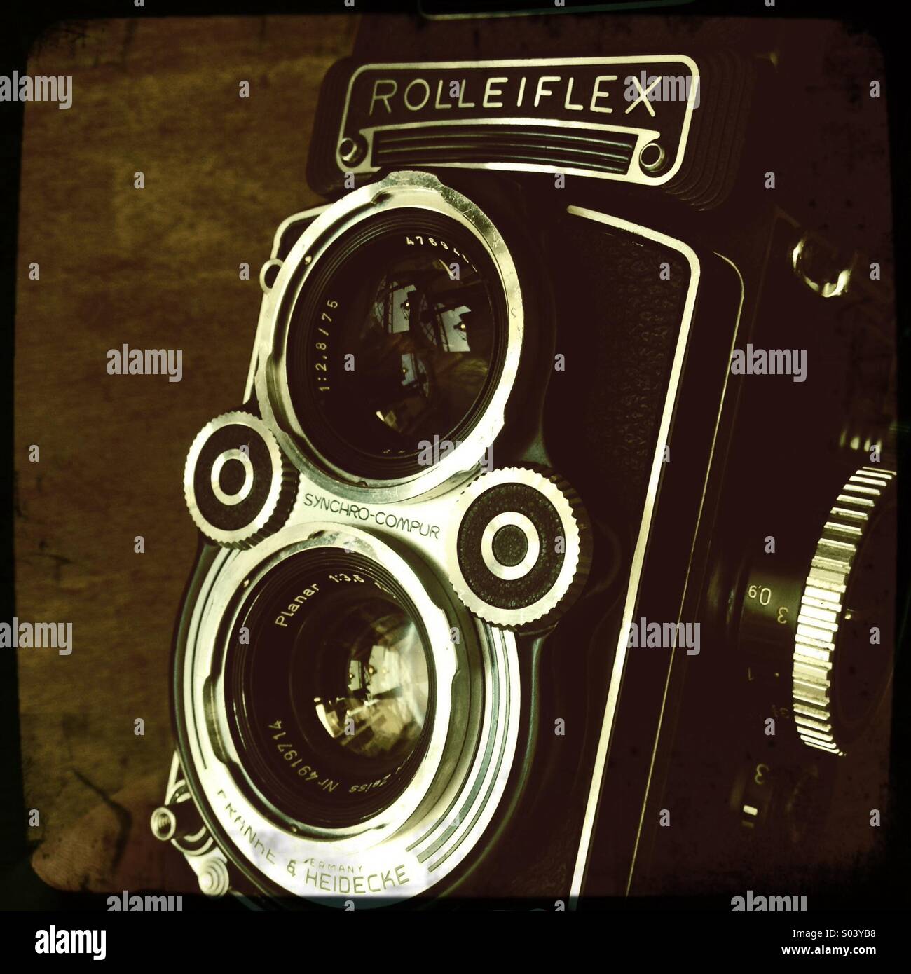 Vintage film camera twin lens Rolleiflex Stock Photo - Alamy