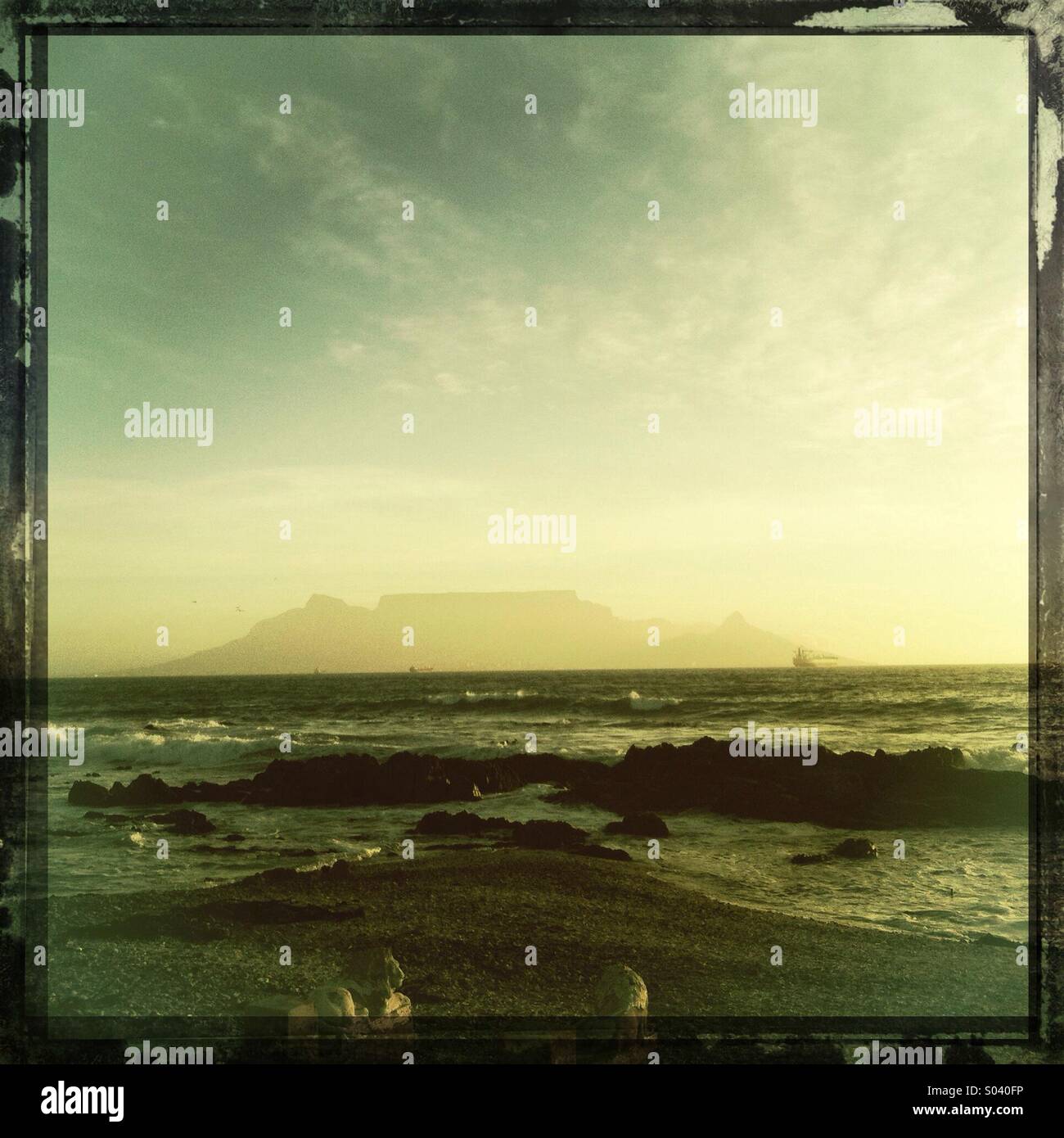 Cape town clouds mist hi-res stock photography and images - Alamy