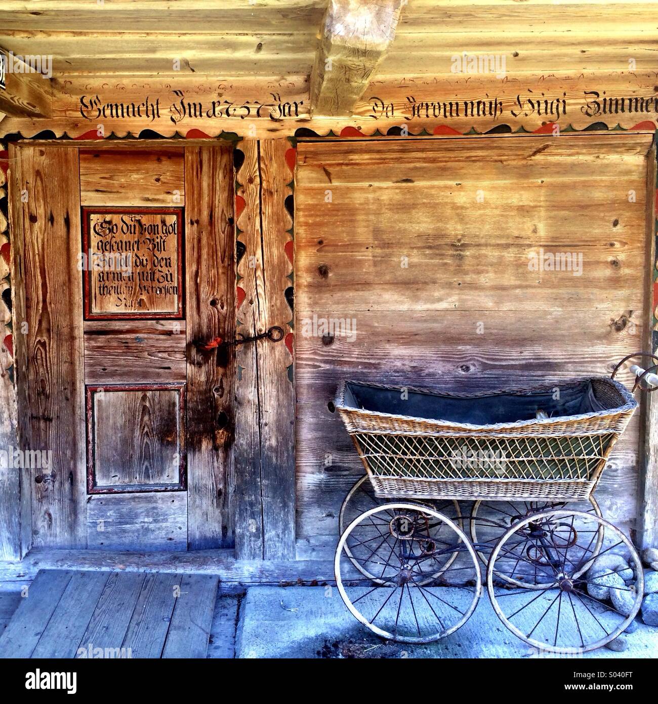 Old swiss chalet hi-res stock photography and images - Alamy