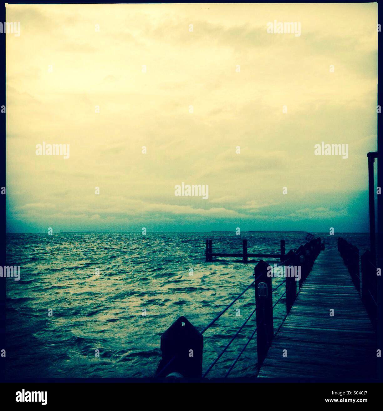 Dark dock hi-res stock photography and images - Alamy