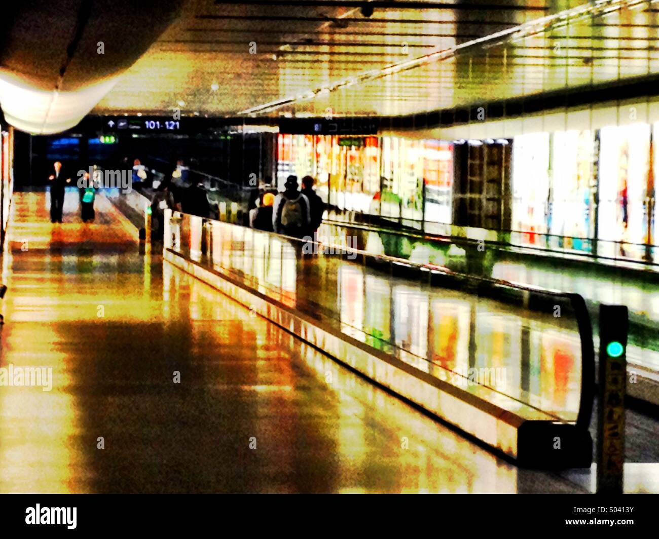 Airport travelator hi-res stock photography and images - Alamy